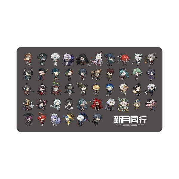 【発売日：2026年06月30日】宅配便配送商品 「新月同行」より、ちびキャラ マルチデスクマットの登場です。ちびキャライラストをマルチデスクマットに仕上げました。デスクに敷いたり、お部屋に飾ったり、キャラクターとの日常をお楽しみください。...