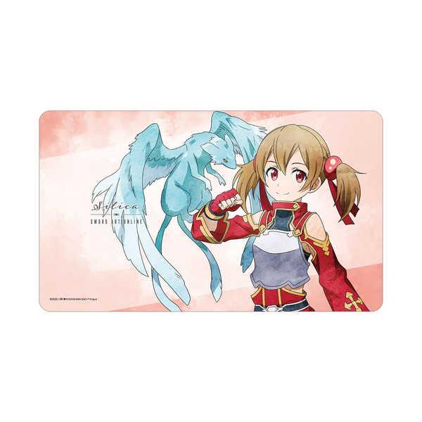 【発売日：2026年06月30日】宅配便配送商品 「ソードアート・オンライン」より、マルチデスクマットの登場です。シリカの描き下ろしイラストをマルチデスクマットに仕上げました。デスクに敷いたり、お部屋に飾ったり、キャラクターとの日常をお楽し...