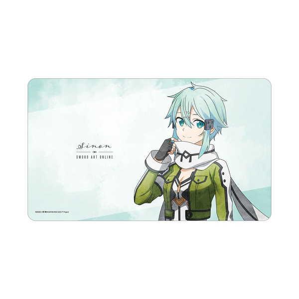 【発売日：2026年06月30日】宅配便配送商品 「ソードアート・オンライン」より、マルチデスクマットの登場です。シノンの描き下ろしイラストをマルチデスクマットに仕上げました。デスクに敷いたり、お部屋に飾ったり、キャラクターとの日常をお楽し...