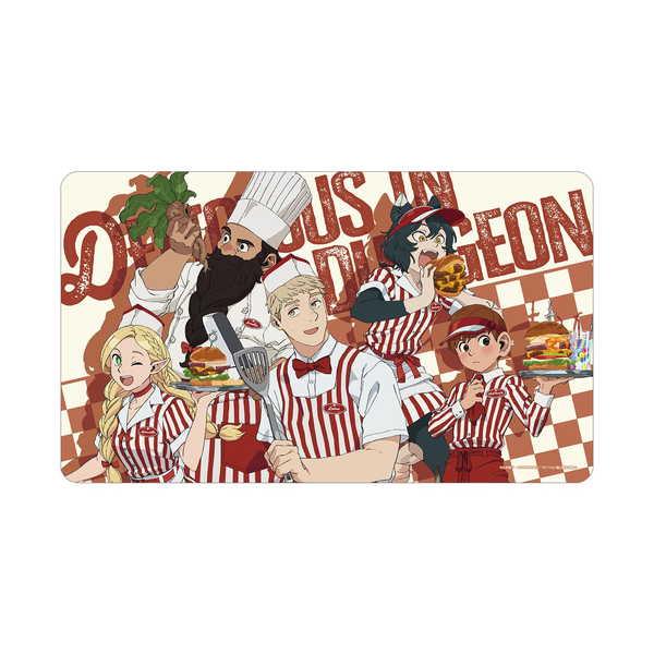 【発売日：2026年07月31日】宅配便配送商品 「ダンジョン飯」より、マルチデスクマットの登場です。ライオス、マルシル、チルチャック、センシ、イヅツミの描き下ろしイラストをマルチデスクマットに仕上げました。デスクに敷いたり、お部屋に飾った...