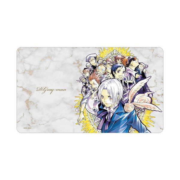 【発売日：2026年08月31日】宅配便配送商品 「D.Gray-man」より、マルチデスクマットの登場です。9巻表紙イラストをマルチデスクマットに仕上げました。デスクに敷いたり、お部屋に飾ったり、キャラクターとの日常をお楽しみください。【...