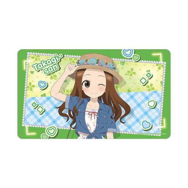 【発売日：2026年07月31日】宅配便配送商品 「からかい上手の高木さん」より、マルチデスクマットの登場です。高木さんの描き下ろしイラストをマルチデスクマットに仕上げました。デスクに敷いたり、お部屋に飾ったり、キャラクターとの日常をお楽し...