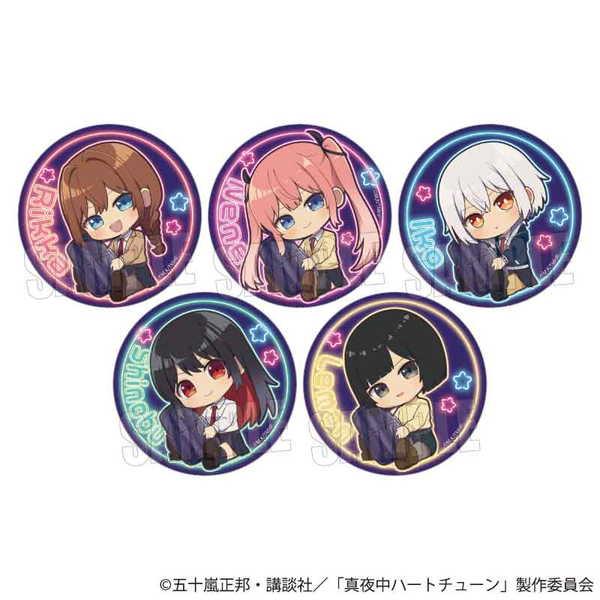 【発売日：2026年06月30日】宅配便配送商品 「真夜中ハートチューン」より、トレーディング缶バッジが登場です！【サイズ】 約W57×H57mm【素材】 ブリキ1BOX5個入り　全5種※1BOXで全種揃います。真夜中ハートチューン トレー...