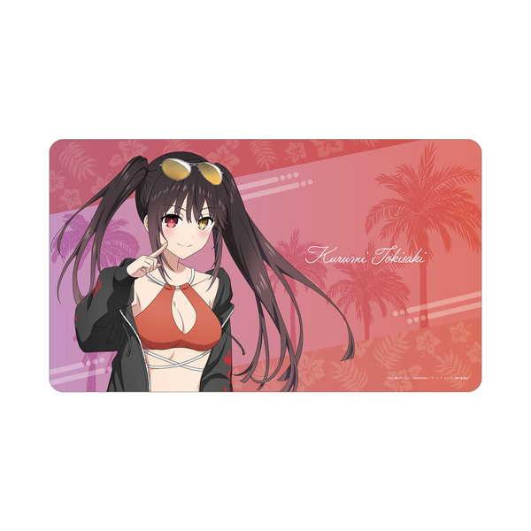 【発売日：2026年08月31日】宅配便配送商品 「デート・ア・ライブV」より、マルチデスクマットの登場です。時崎狂三の描き下ろしイラストをマルチデスクマットに仕上げました。デスクに敷いたり、お部屋に飾ったり、キャラクターとの日常をお楽しみ...
