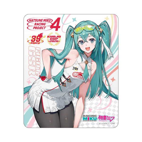 【発売日：2026年07月31日】メール便配送商品 「初音ミク レーシングプロジェクト」より、KYOJO 2026Ver.の新イラストを使用したマグネットカーステッカーが登場！【サイズ】 約W140×H168mm【素材】 マグネットシート、...