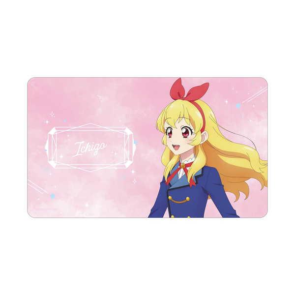 【発売日：2026年09月30日】宅配便配送商品 「アイカツ！ 10th STORY 〜未来へのSTARWAY〜」より、マルチデスクマットの登場です。星宮いちごの描き下ろしイラストをマルチデスクマットに仕上げました。デスクに敷いたり、お部屋...
