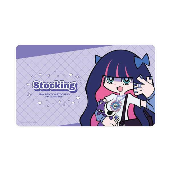 【発売日：2026年09月30日】宅配便配送商品 「New PANTY ＆ STOCKING with GARTERBELT」より、マルチデスクマットの登場です。ストッキングの描き下ろしイラストをマルチデスクマットに仕上げました。デスクに敷...