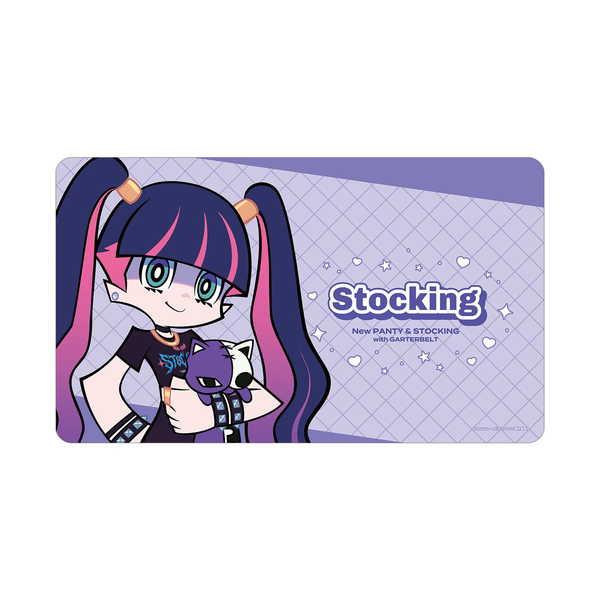 【発売日：2026年09月30日】宅配便配送商品 「New PANTY ＆ STOCKING with GARTERBELT」より、マルチデスクマットの登場です。ストッキングの描き下ろしイラストをマルチデスクマットに仕上げました。デスクに敷...
