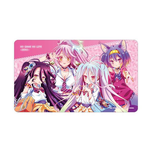 【発売日：2026年09月30日】宅配便配送商品 「ノーゲーム・ノーライフ ゼロ」より、マルチデスクマットの登場です。白、ジブリール、初瀬いづな、シュヴィの描き下ろしイラストをマルチデスクマットに仕上げました。デスクに敷いたり、お部屋に飾っ...