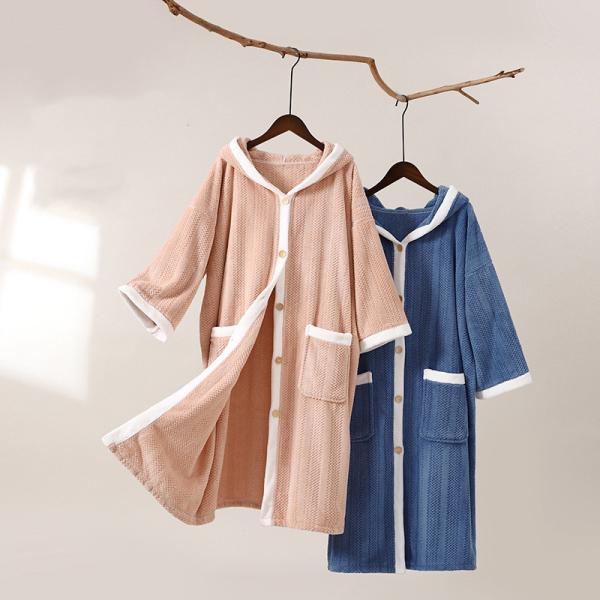 ■商品説明ボリュームいっぱいのタオル生地に包まれる贅沢。まるで高級ホテルにいるかの様な気持ちになるホテルタイプバスローブ。心地よく過ごしてもらうために、素材からこだわりました。高級感あふれる一着をお楽しみ下さい。ユニセックスにお使い頂けます...