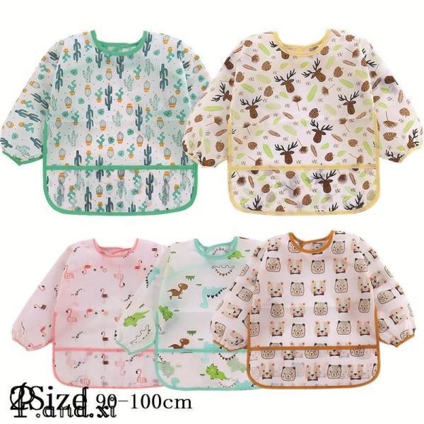 フロントポケット付きのスモックタイプのお食事エプロン。防水生地なので、食べこぼしても安心。後ろは面ファスナーで簡単に付けられます。【サイズについて】サイズ90 　首回り24.5〜26　丈39　幅32サイズ100　首回り33〜35　丈43.5...