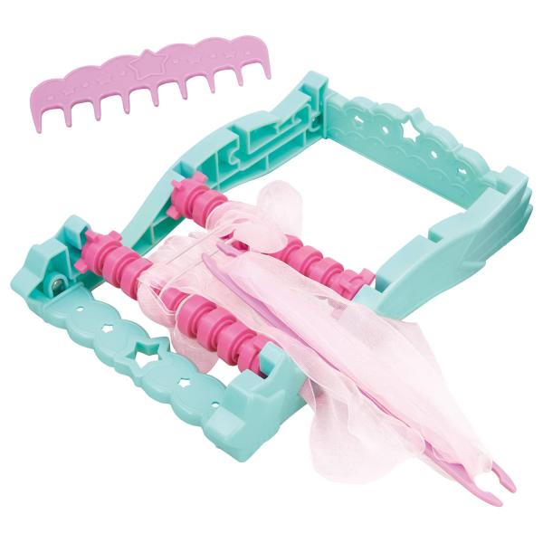 アメールアメール ・いろいろな素材で簡単にあみものが楽しめるメイキングトイ「アメールアメール」が登場！・セット内容のオーガンジーリボンを使って、本体にヘアゴムをセットしリボンをヘアゴムに編んでいけばふんわりシュシュの完成！ セット内容だけで...