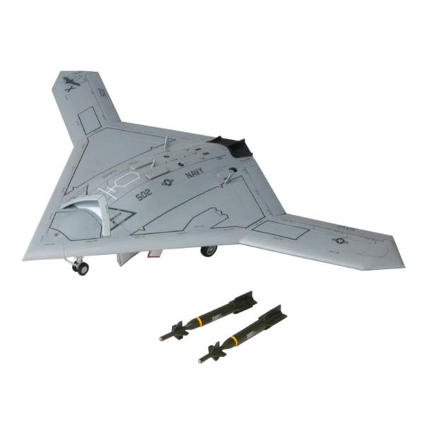 プラッツ 1/72 アメリカ海軍 無人爆撃機 X-47B w/GBU-27 プラモデル ・組み立て、塗装が必要な製品。別途、工具、塗料等が必要。