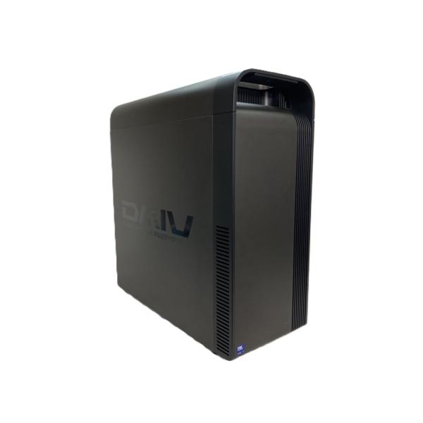 ショップブランドゲーミングPCDAIV FX-I7G8S型番：FXI7G8SB8AFCW101DEC★基本スペックCPU：Core Ultra 265K 3.9GHz簡易水冷CPUクーラーメモリ：128GB　（32GB×4）SSD： 4TB...