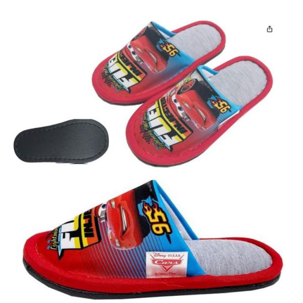 ディズニーキャラクターカーズの子供用スリッパ。やわらかクッション入りで長時間の使用でも疲れにくい履き心地。■商品名：ディズニー子供用スリッパ  カーズ283458 ■サイズ：F(15〜19cmのお子様に)■カラー：レッド ブルー■アウトソー...