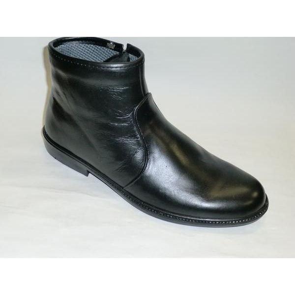 PB BRIGEの完全防水プレーントウブーツ。一体成型の製法のため、雨や雪道もOK!（筒上部まで水に浸かると、水が滲みこむことがございますのでご注意下さい。）アウトソールにはしっかりとした滑り止めが施されているので防滑対策も万全です。インナ...