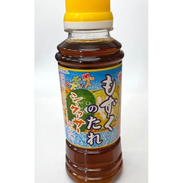 【品名】もずくのたれ（シークァーサー果汁入り）【原材料名】醸造酢、糖類(果糖ぶどう糖液糖、砂糖)、醤油(小麦、大豆)、食塩、シークヮーサー果汁(沖縄県産)、かつおぶしエキス、みりん風調味料、酢酸ナトリウム、グリシン、調味料(アミノ酸等)、甘...