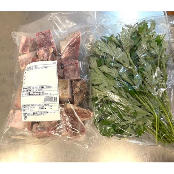 この商品について【内容量】1kg　※ぶつ切り肉の大きさ約5cm　※味付等の下処理は、しておりません。【賞味期限】製造日より半年　※解凍後冷蔵で3日【保存方法】冷凍にて保存してください。解凍後はお早めにお召し上がりください。【原材料】山羊精肉...
