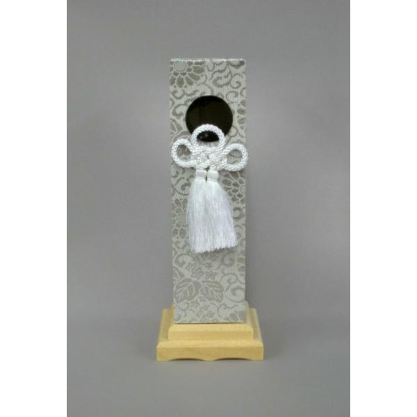 神徒用位牌御玉代　御霊代　御霊舎　霊璽　霊示などと呼ばれています。個人が宿る依り代-------------------------------------■材質■スプルース金襴■サイズ■全長（蓋をかぶせた状態）18cm台幅　7.5cm台奥...