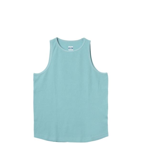 素材はARMY TWILL定番のハニカム生地を春夏用に改良したライトオンスのハニカム生地です。衿元の開きが控えなところや、少し長めに設定された着丈が、インナーで着用してもバランス良くレイヤーを楽しめるタンクトップです。※販売カラーは BLU...