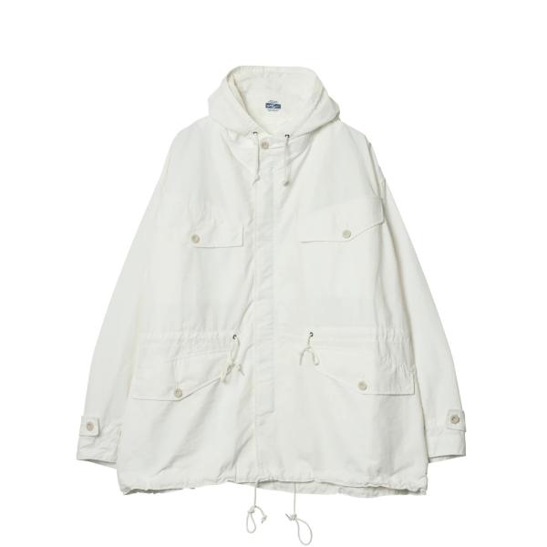 アメリカミリタリーコートとフランスSmock Parkaをベースにモデファイしたミリタリーパーカーです。使用しているNylon OXはとても軽さのある素材、キレイなドレープが入るのでどこかドレッシーな印象を感じるアイテムです。ARMY TW...