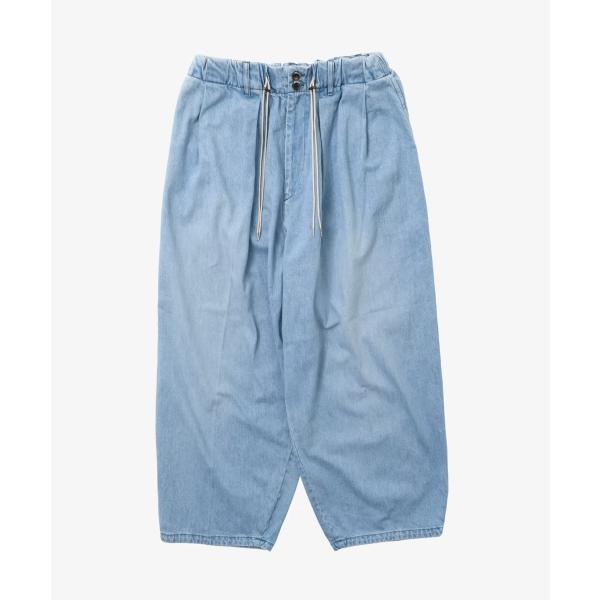 ※店舗間移動のため、発送までに3日かかる事がございます。Sillage オリジナル デニムコレクション。岡山の老舗デニムミルにてじっくりと織り上げました。生地でワンウォッシュをかけています。リジットよりも柔らかく履きやすいです。スタイルは”...