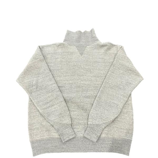 【発売日：2024年11月20日】1920年代にウールとコットンの混合素材で作られていたタートルシャツを、肌触りの気持ち良い裏毛素材に置き換えて復刻したデザインは、スウェット素材ながらスタイリッシュで上品な一着です。襟高なネック部分は折り返...