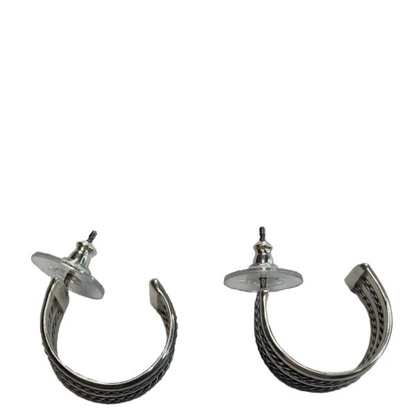 米国ニューメキシコ州にて1974年に創業。当時よりネイティブアメリカンのアーティスト達が手作りする、古くから伝わるシルバージュエリーや陶器、工芸品などを手がけるブランドです。使用されているのは、スターリングシルバー925と呼ばれる純銀が92...