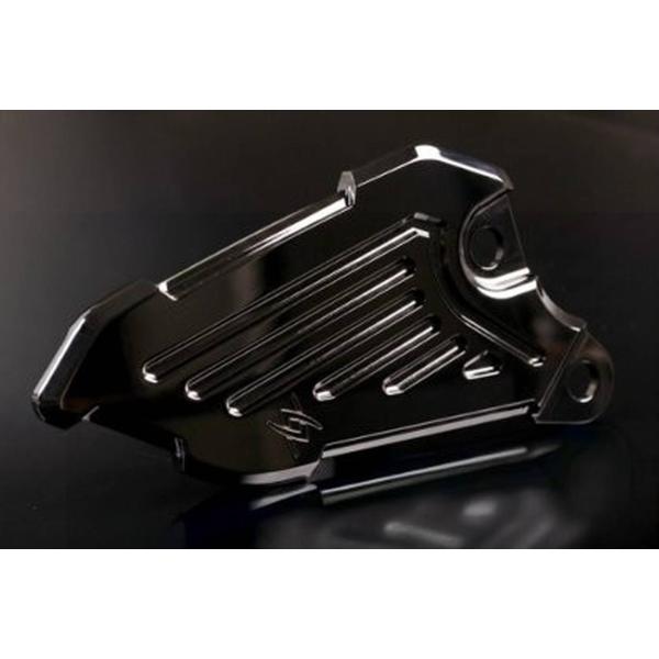 Z900RSのネオクラシックなスタイルを崩さず、よりメカニカルな表情へと昇華させるARCHIヒールガード。高精度なアルミ削り出しによる重厚な質感に加え、側面を切削加工することで立体感を演出。単なるガードパーツを超えた「造形物」としての奥行き...