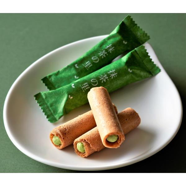 純良宇治抹茶をたっぷり使用した焼き菓子です甘さをひかえたクリームと宇治抹茶の融合サクサクの卵せんべいでくるみましたもちろん着色料、合成甘味料等は一切使用していません。こちらの商品は当店の超人気商品です。