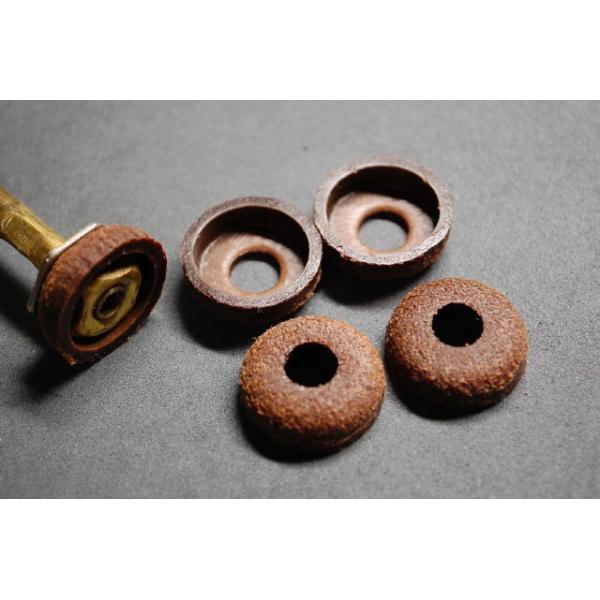 皮製ポンプカップ各種サイズ5個。サイズについては以下の記載をご参照下さい。各種サイズがあり選択可能です。(14-14.5-15-16-16.5-17.5-18-21)他のサイズと取り混ぜも可能です。ご希望サイズがありましたらお問い合わせより...