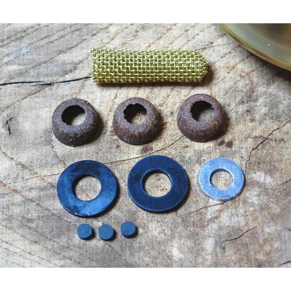 【リペアパーツの内容】(1)ヴァボライジングチューブ用ストレーナー(真鍮メッシュ)１個(2)レザーポンプカップ３個(3)ＮＲＶ(逆流防止弁)パッキン３個(耐ガソリン用)(4)燃料キャップパッキン２枚(耐ガソリン用)(5)リードパッキン(鉛パ...