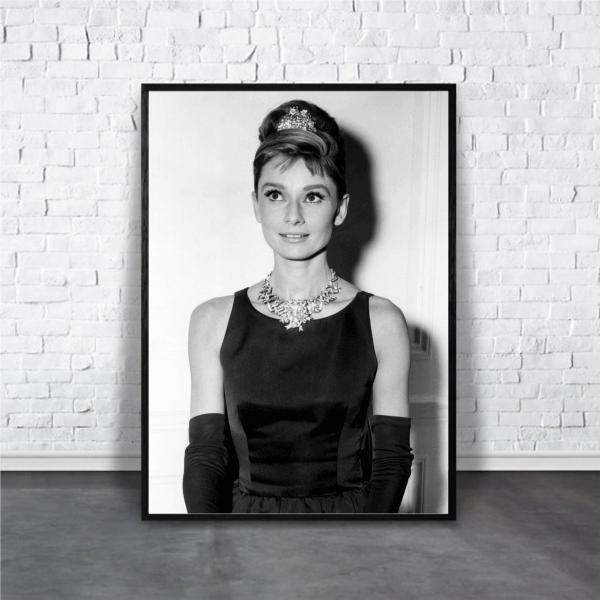 商品情報■デザイン：Audrey Hepburn(オードリー・ヘプバーン)■バリエーション　□サイズ：A4/B4/A3/B3/A2/B2/A1□セット：ポスター単品/フレームセット(ブラック/ゴールド/シルバー/ホワイト)※B0/A0/B1...