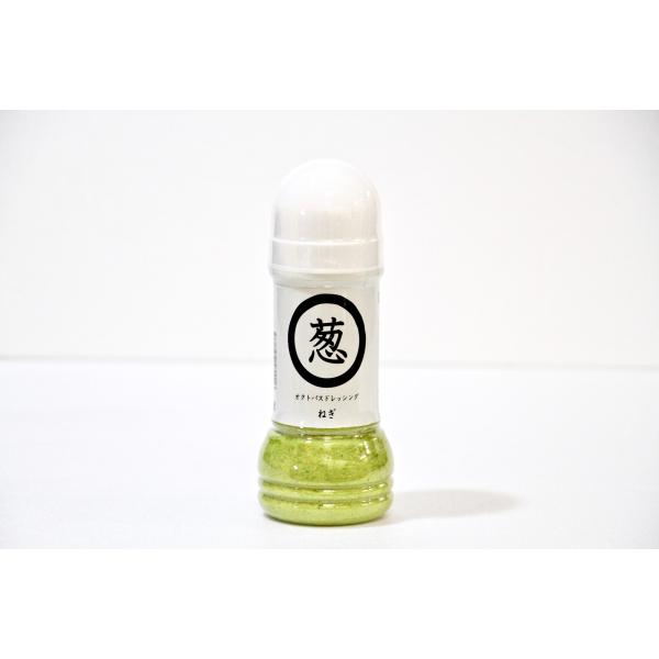 カロチン、ビタミンCが多いネギは、風邪の予防や、健康に良い成分が大変多く含まれています。「にんにく」と「粒こしょう」が美味しさを一層引き立てています。○保存料無使用、非加熱生ドレッシングのため日ごとに「変色・分離」いたしますが、品質には問題...