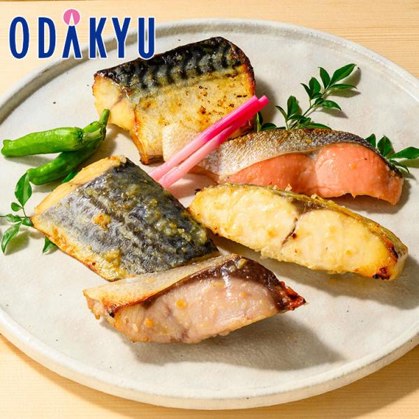 加工地：鳥取県産地：ギンヒラス（ニュージーランド他）、サワラ（国産他）、サバ（ノルウェー他）、ギンサケ（チリ）、ブリ（国産）重さ：約1.05kg箱サイズ：33×41×4.5(cm)賞味期間：出荷日より60日間内容：銀ひらす西京漬け６０ｇ×２...