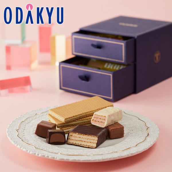 ★本体価格5,400円に送料990円を含めた価格となります。アルコール：不使用箱サイズ：縦13.5×横12.5×高さ10.5(cm)賞味期間：製造日より冷蔵90日内容：グランワッフェリーニ（ピスタチオ×1、バニラ×1、ヘーゼルナッツ×1）、...