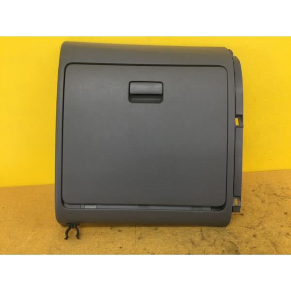 **** 商品説明を必ずご確認ください ****部品管理番号：000052477370210メーカー純正品番：68500-3XA0A部品名：グローブBOX部品メーカー品番：685P7-3XA0A部品区分：リサイクル品部品カラー：グレー車名：...