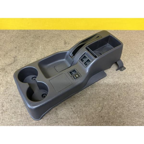 **** 商品説明を必ずご確認ください ****部品管理番号：000052681077100部品メーカー：センターコンソール ドリンクホルダーメーカー純正品番：92111TC080BG部品名：コンソールボックス部品メーカー品番：後期　部品区...