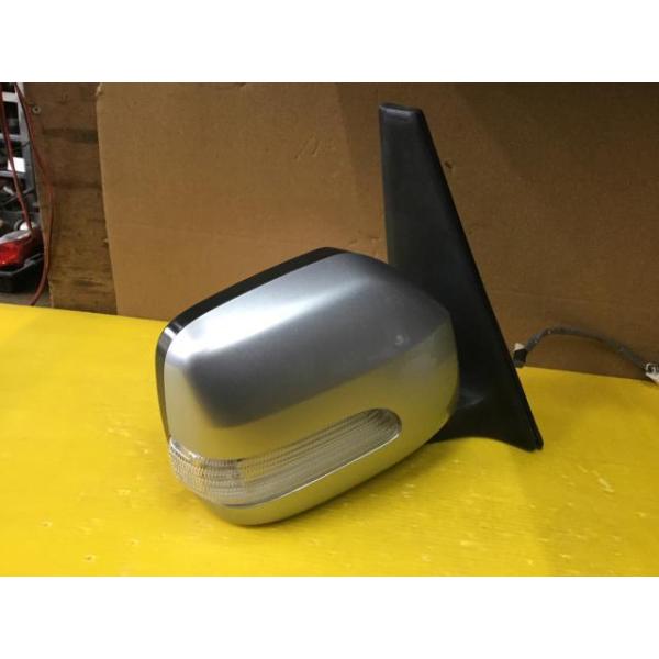 **** 商品説明を必ずご確認ください ****部品管理番号：001578676613500メーカー純正品番：87910-B2570-B0部品名：右サイドミラー部品区分：リサイクル品管理品番：509689部品カラー：銀車名：タント車両タイプ...