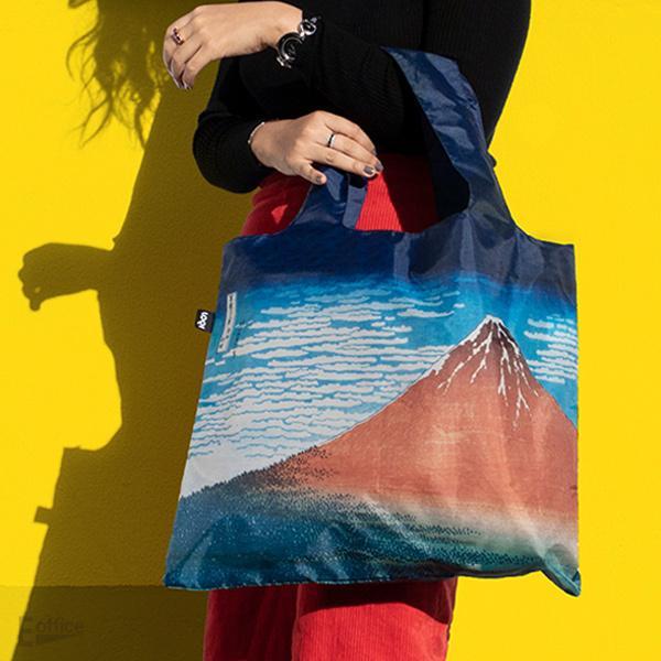 LOQI(ローキー)は気軽でファッショナブルに、そして普段からエコバッグを使ってもらおうと2012年ドイツ(ベルリン)でスタートしたブランドです。小さく折り畳んで気軽に持ち歩けるので、ショッピング・旅行・レジャーに行く時に役に立ちます。MU...
