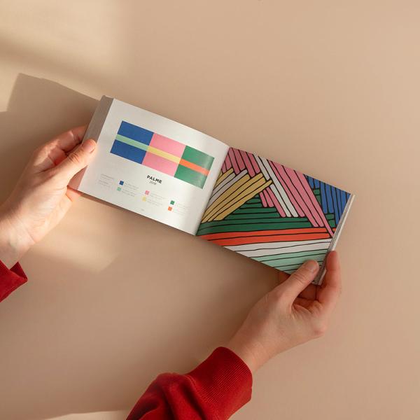 450色を用いたカラーコンビネーションを提案するカラーブックに第3弾が登場。PAPIER TIGREが創業から約10年の間に制作してきたグラフィックの一部とそのカラーコンビネーションをお楽しみいただける特別な一冊。CMYK/RGB共に数値で...
