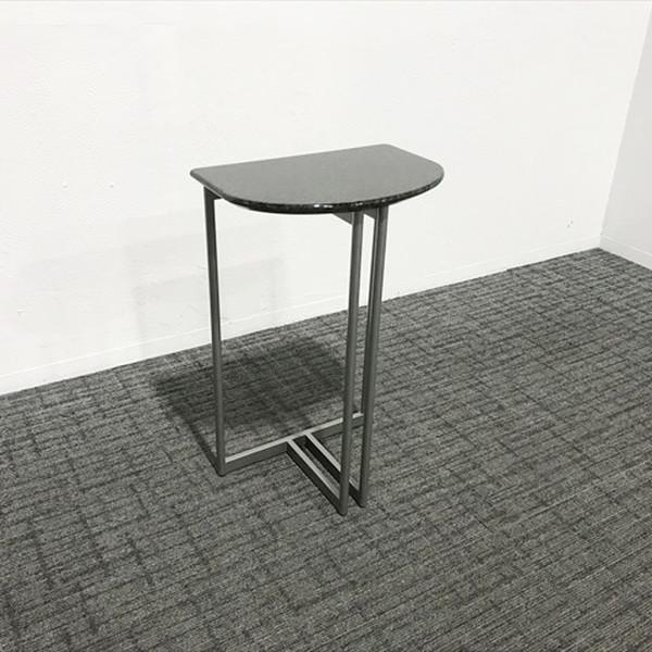 ■取り扱い番号AD-872846B■仕様メーカー : 内田洋行 ウチダ製品名 : 電話台 NT-50色素材 : 石目調ブラック外寸 : 幅450mm 奥行き300mm 高さ700mm ランク : Bランク■特徴天板:木製 石目調脚:スチール...