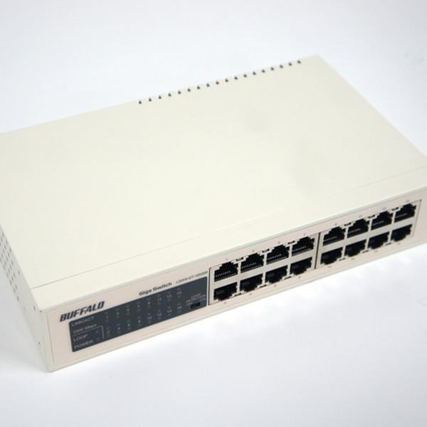 ■取り扱い番号AZ-867279B■仕様製品名 : スイッチングHUB バッファロー 16ポート ギガ対応 電源内蔵モデル LSW4-GT-16NSR色素材 : ホワイト外寸 : 幅215mm 奥行き43mm 高さ130mm ランク : B...