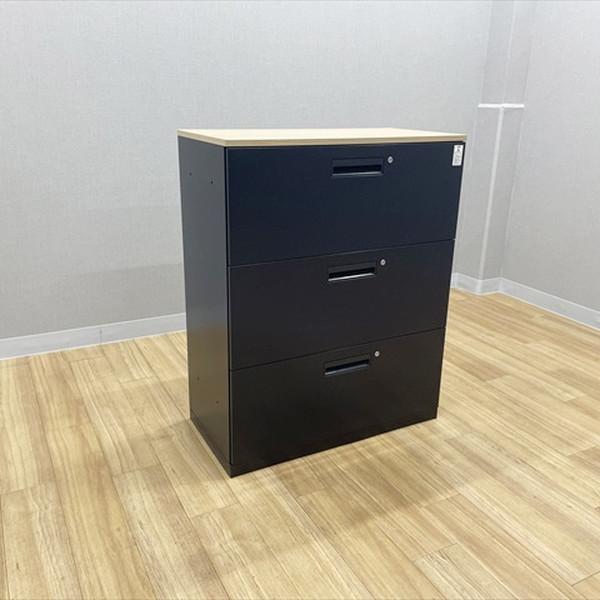 ■取り扱い番号CL-879689B■仕様メーカー : コクヨ製品名 : EDIA色素材 : ブラック外寸 : 幅900mm 奥行き450mm 高さ1120mm ランク : Bランク■特徴ベース付天板:メラミン化粧板書類を分類・整理しやすく、...