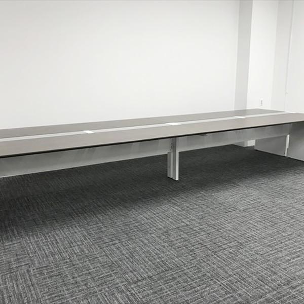 ■取り扱い番号DF-863813B■仕様メーカー : コクヨ製品名 : WorkVista色素材 : 木目調ダークブラウン外寸 : 幅4400mm 奥行き1400mm 高さ720mm ランク : Bランク■特徴配線口:直線タイプ天板:W22...