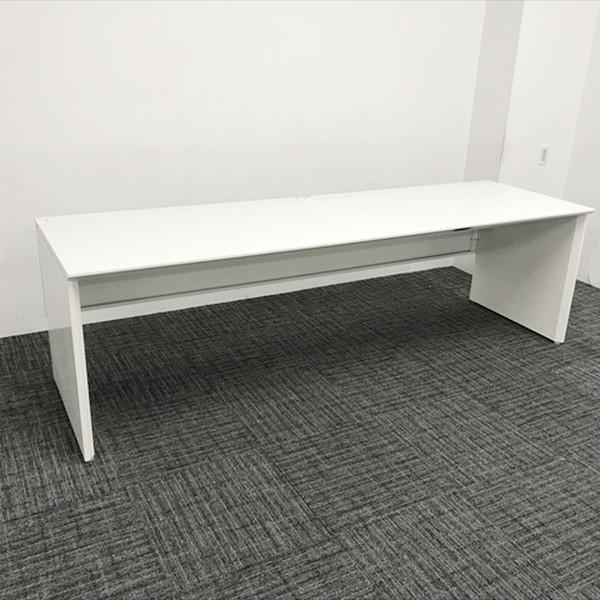 ■取り扱い番号DF-876670B■仕様メーカー : オカムラ製品名 : Pro Unit Freeway色素材 : ホワイト外寸 : 幅2400mm 奥行き725mm 高さ720mm ランク : Bランク■特徴配線口:直線タイプ天板:W2...