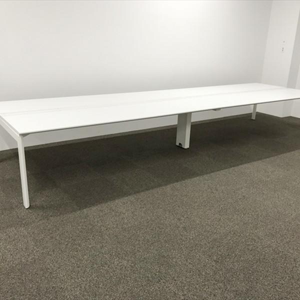 ■取り扱い番号DF-879188B■仕様メーカー : オカムラ製品名 : Pro Unit Freeway色素材 : ホワイト外寸 : 幅4800mm 奥行き1400mm 高さ720mm ランク : Bランク■特徴配線口:直線タイプ天板:W...