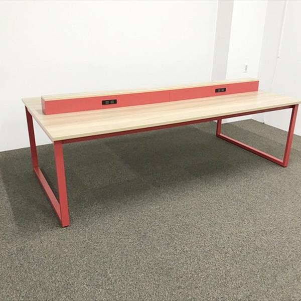 ■取り扱い番号DF-879503B■仕様製品名 : フリーアドレスデスク オリバー 両面タイプ色素材 : 木目調プレーン外寸 : 幅2400mm 奥行き1200mm 高さ720mm ランク : Bランク■特徴コンセント:8口 合計15A 1...