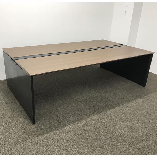 ■取り扱い番号DF-879930B■仕様メーカー : オカムラ製品名 : Pro Unit色素材 : ネオウッドダーク外寸 : 幅2400mm 奥行き1400mm 高さ720mm ランク : Bランク■特徴配線口:直線タイプ天板:W2400...