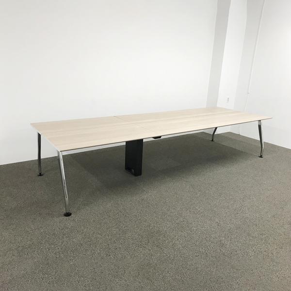 ■取り扱い番号DF-881744B■仕様メーカー : コクヨ製品名 : フリーアドレスデスク センティア 4枚天板 両面タイプ色素材 : 木目ライトブラウン外寸 : 幅3600mm 奥行き1200mm 高さ720mm ランク : Bランク■...